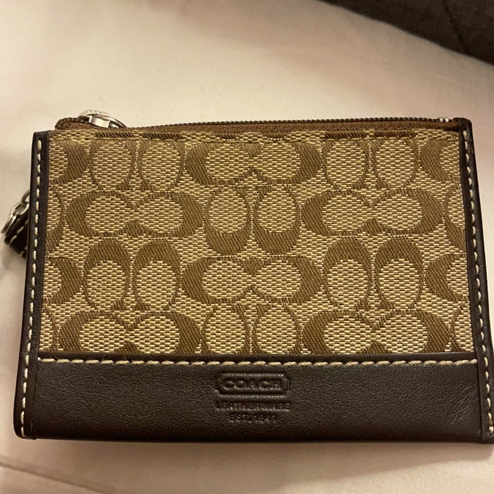 Coach Logo Coin And Card Holder Wallet - Gem